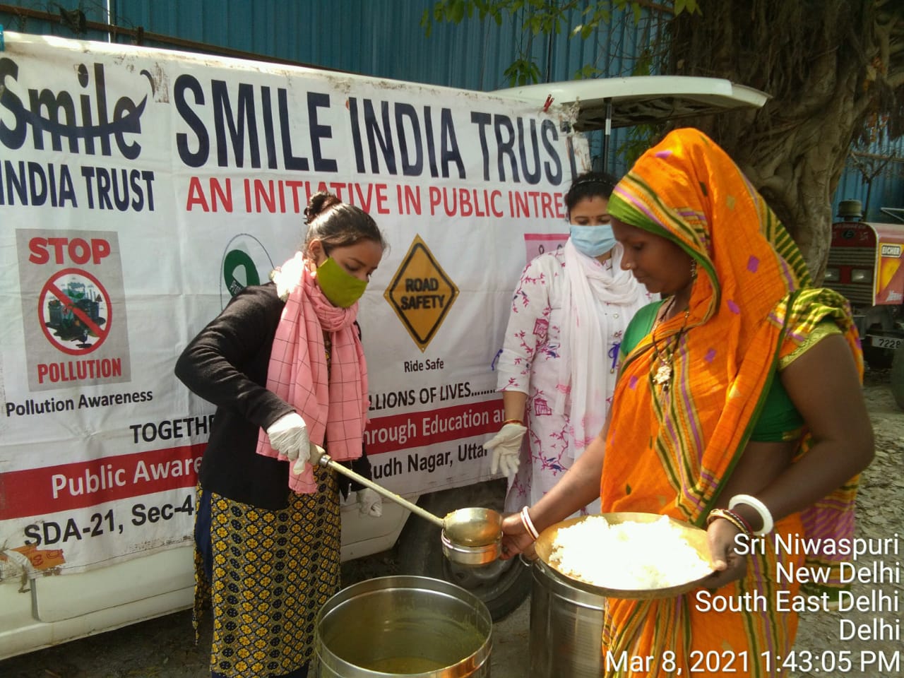 Cooked Food Distribution | South East Delhi | Smile India Trust - Smile ...