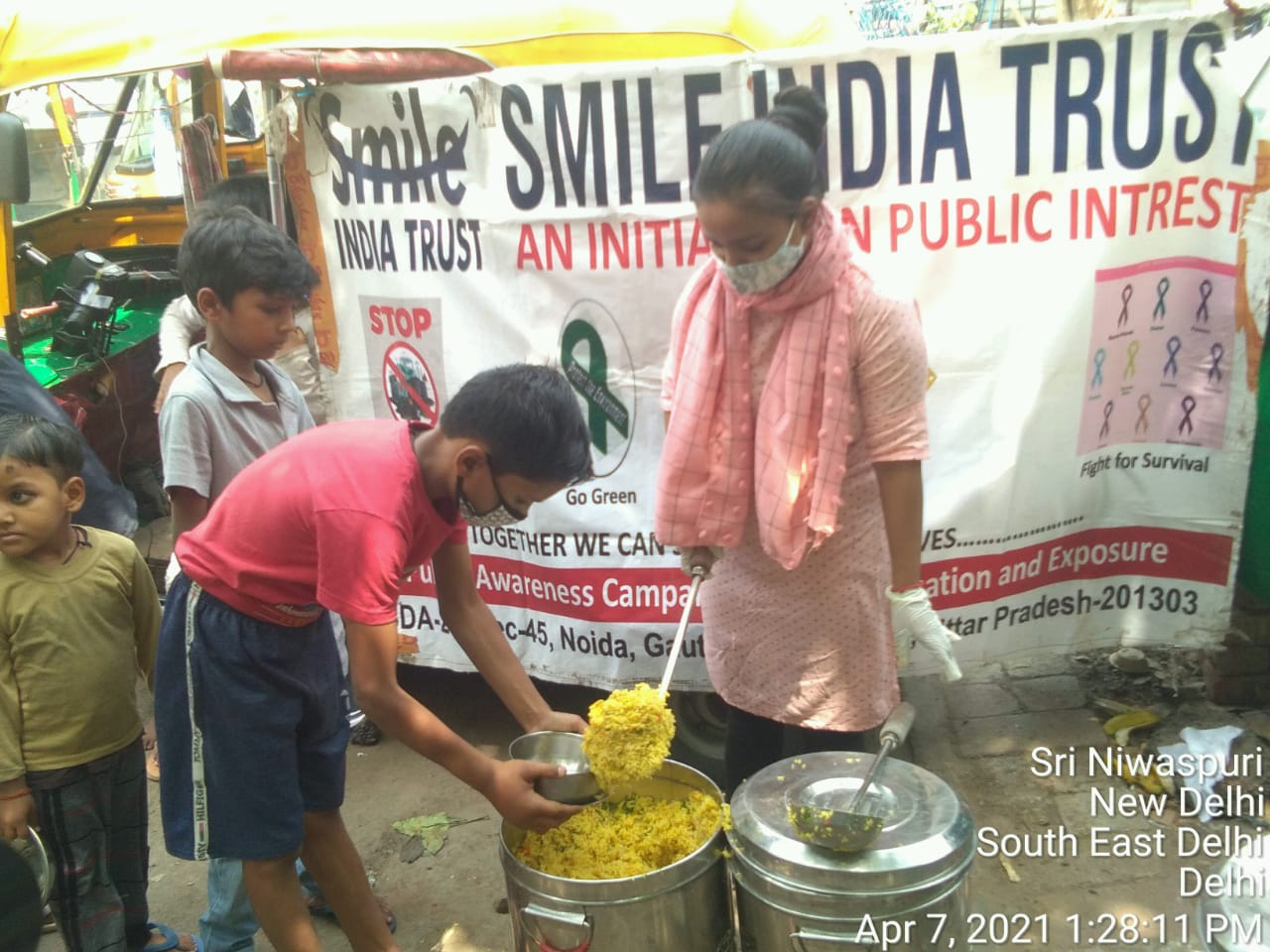 Cooked Food Distribution to the needy Children's | Smile India Trust ...