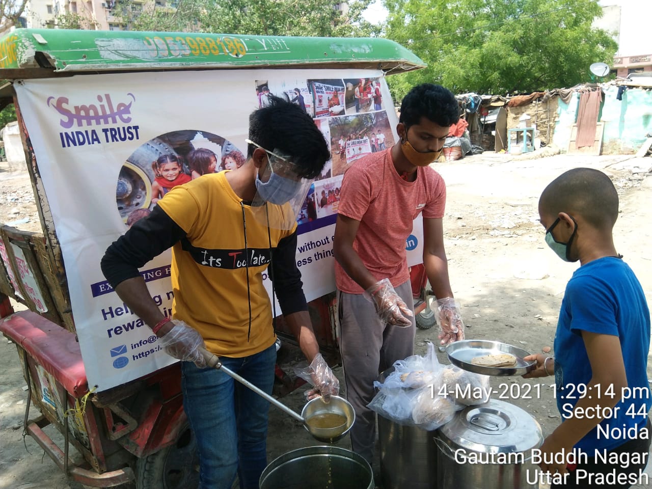 Smile India Trust | Cooked Food distribution programs in Sector 44 ...