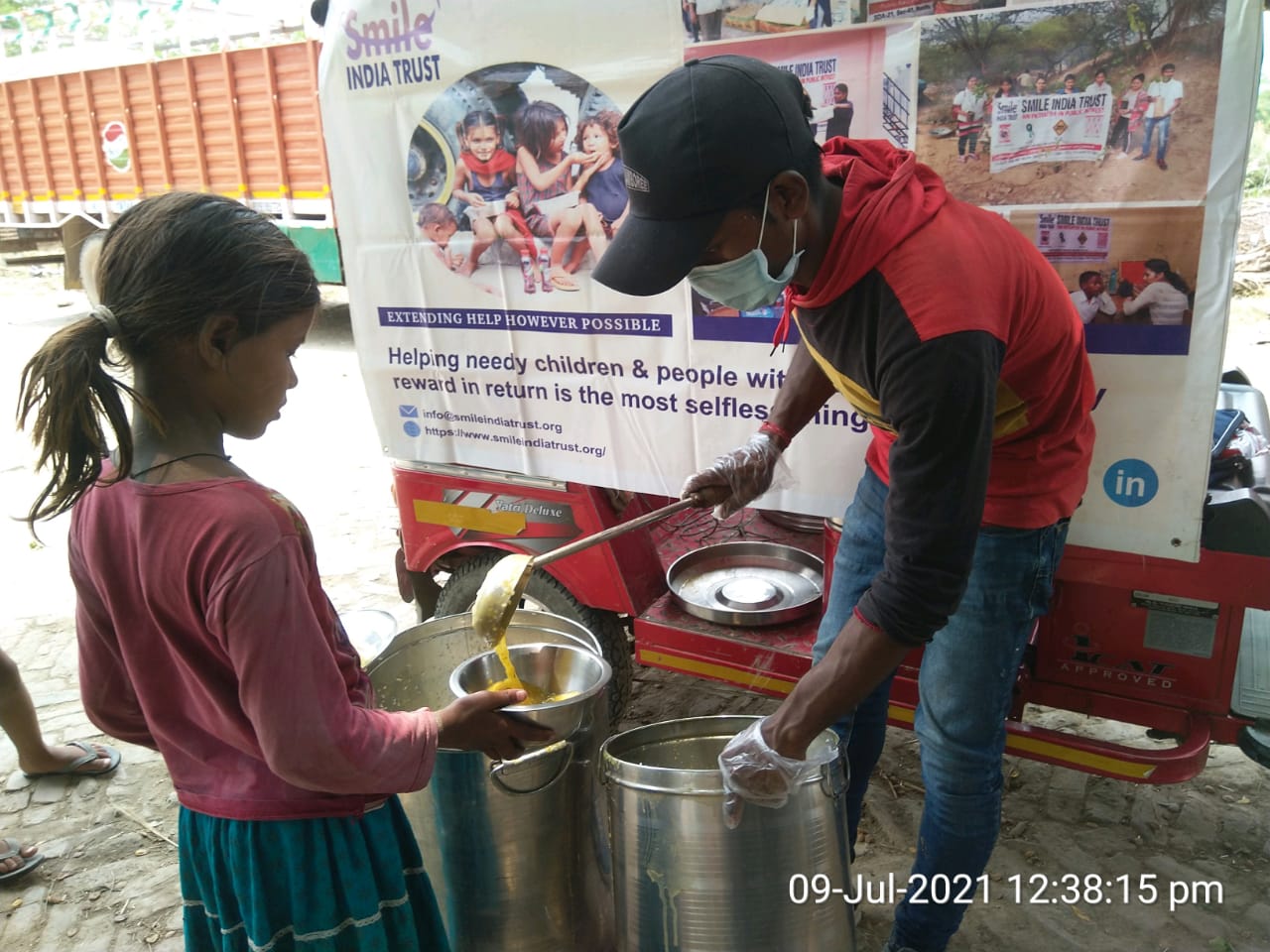 Smile India Trust | Cooked Food Distribution | South East Delhi - Smile ...